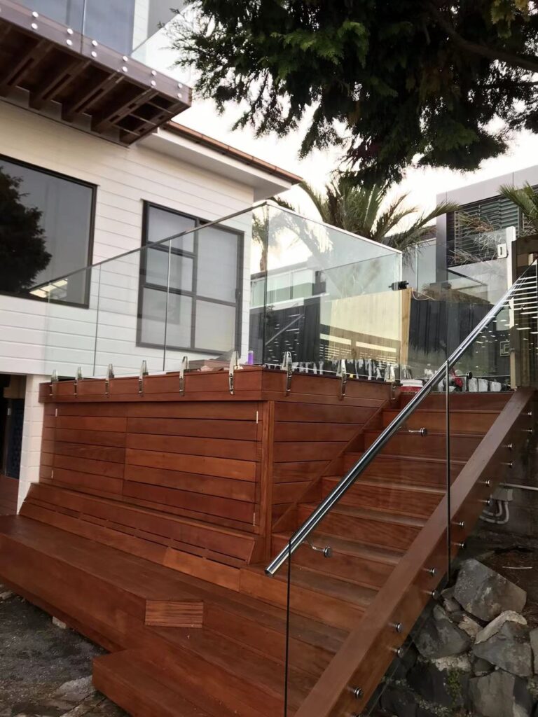Side Clamp Balustrade - New Concept Glass